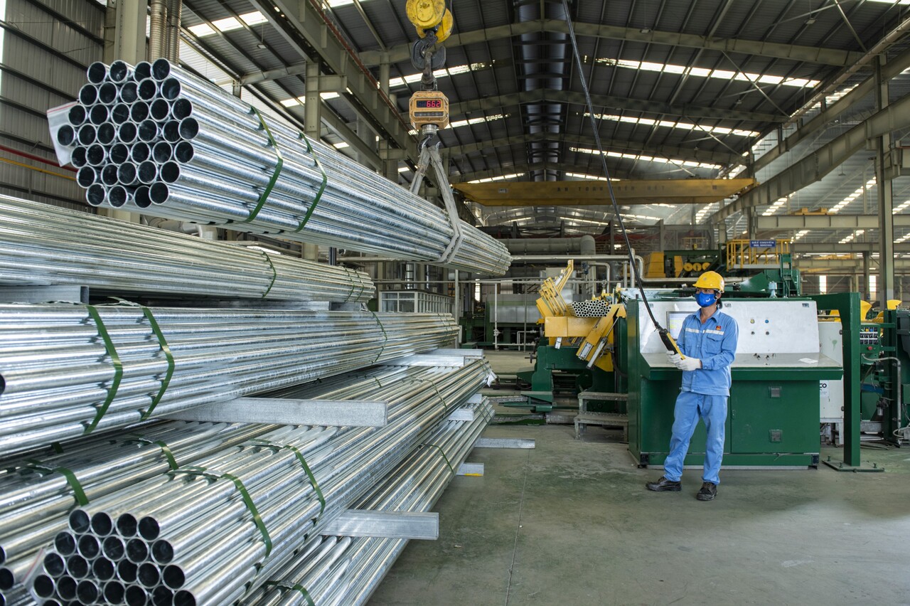 COMPETITION AUTHORITIES GIVE OUTOKUMPU THE GO-AHEAD TO SELL ITS LONG ...